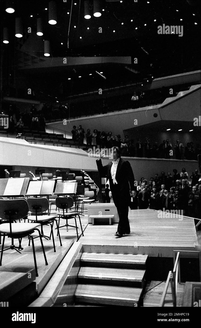 Italian orchestra conductor Claudio Abbado greets the audience after a ...