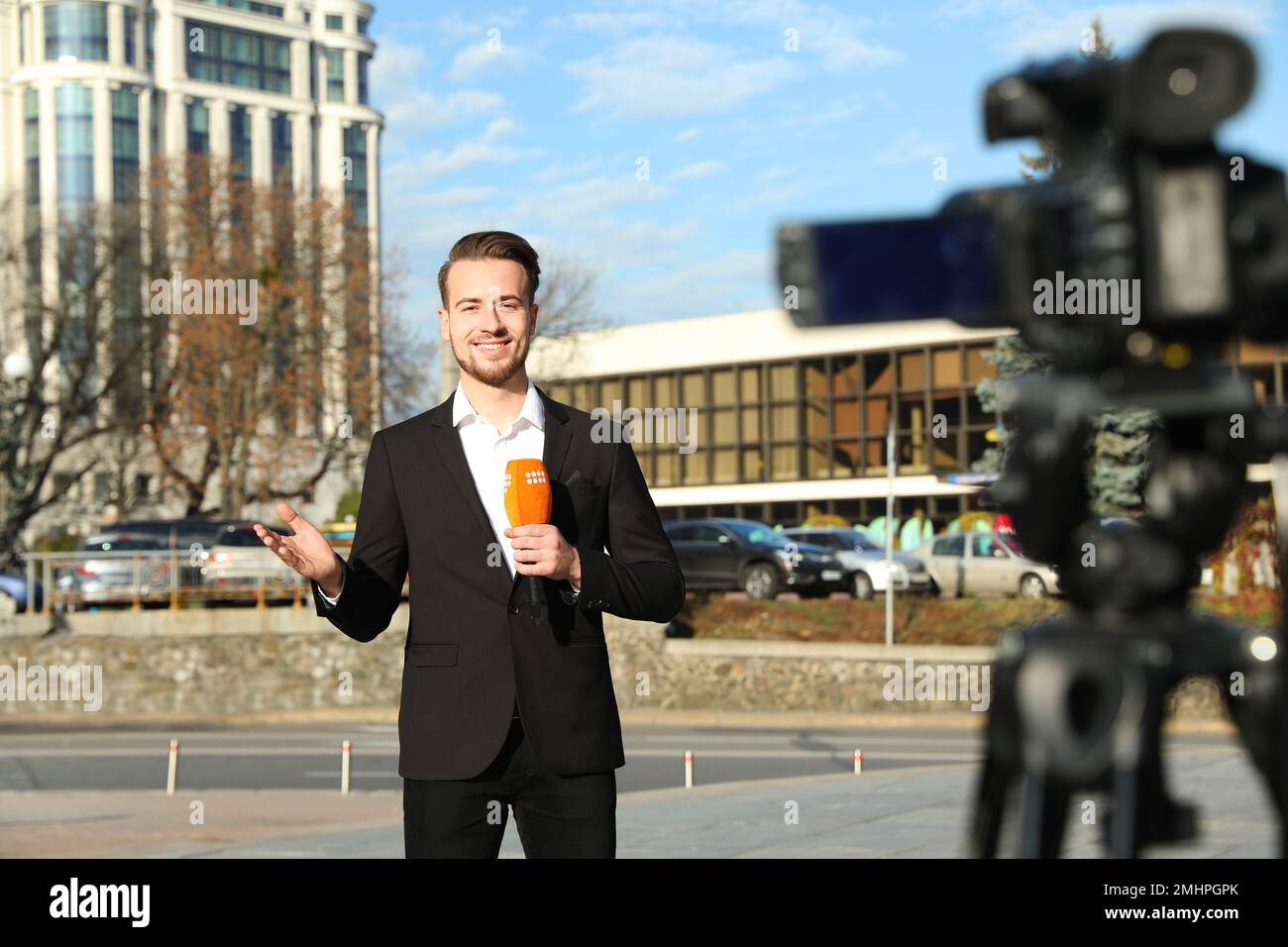 News anchor person hi-res stock photography and images - Alamy