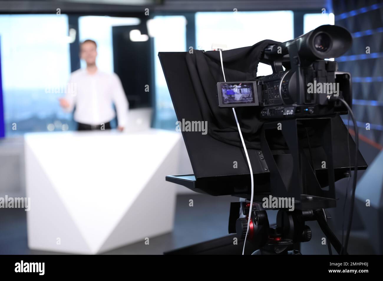 Video presenter hi-res stock photography and images - Alamy