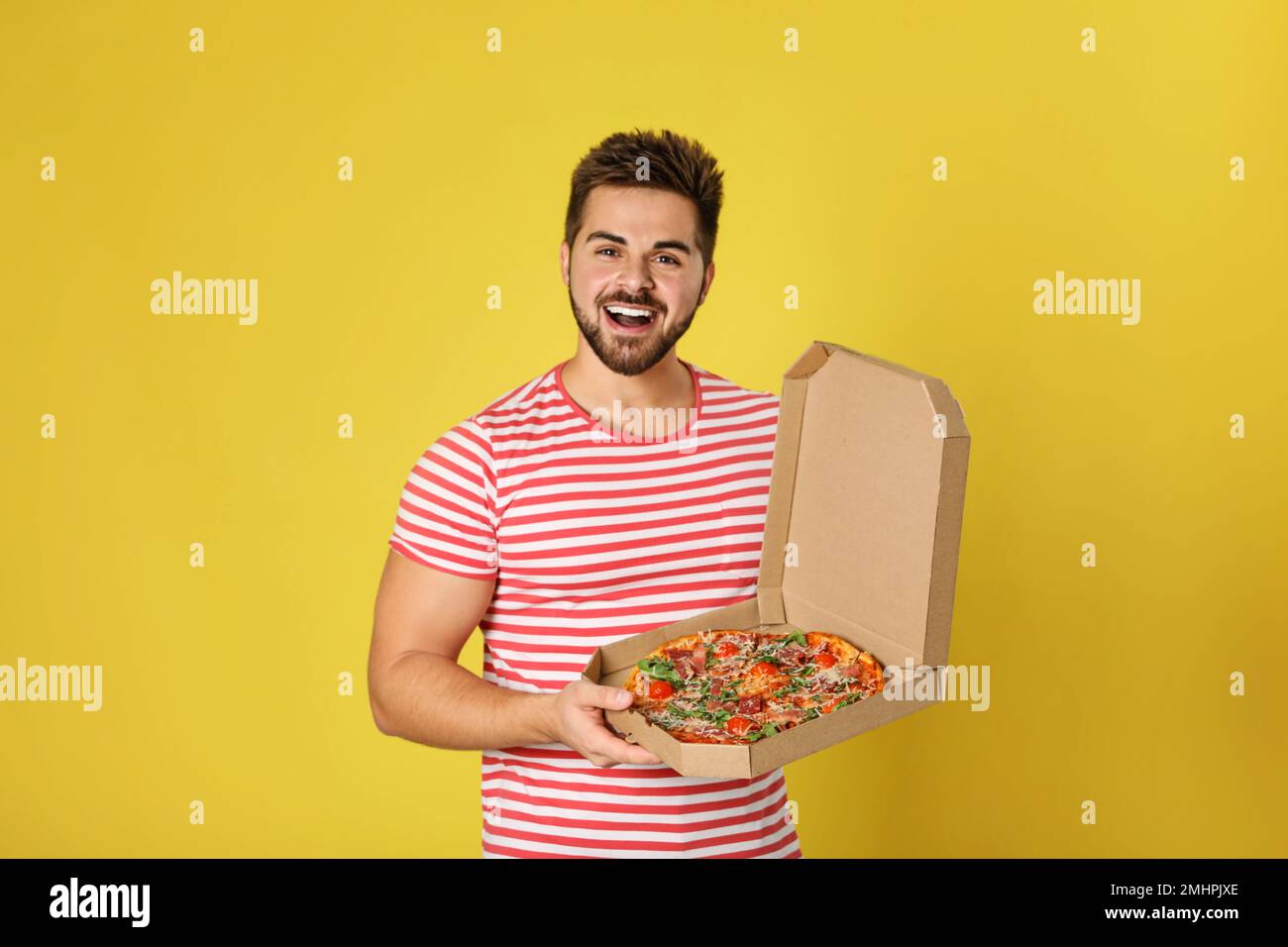 Handsome smiling italian man hi-res stock photography and images - Alamy