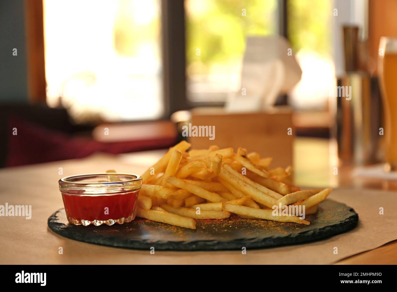 Hot crispy fries served fresh hi-res stock photography and images - Alamy