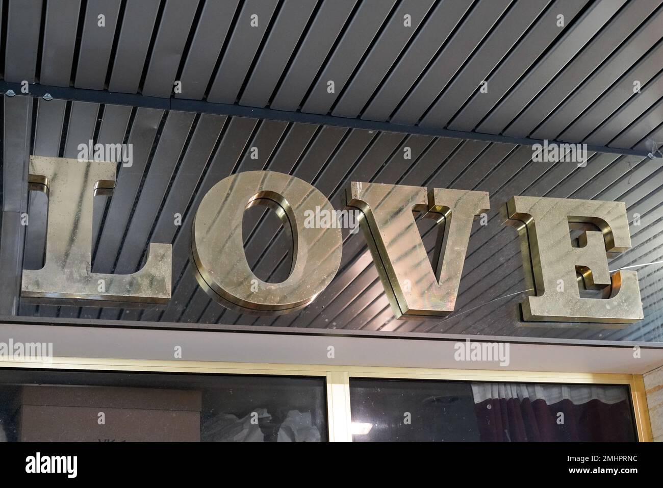 Storefront shop love text hi-res stock photography and images - Alamy