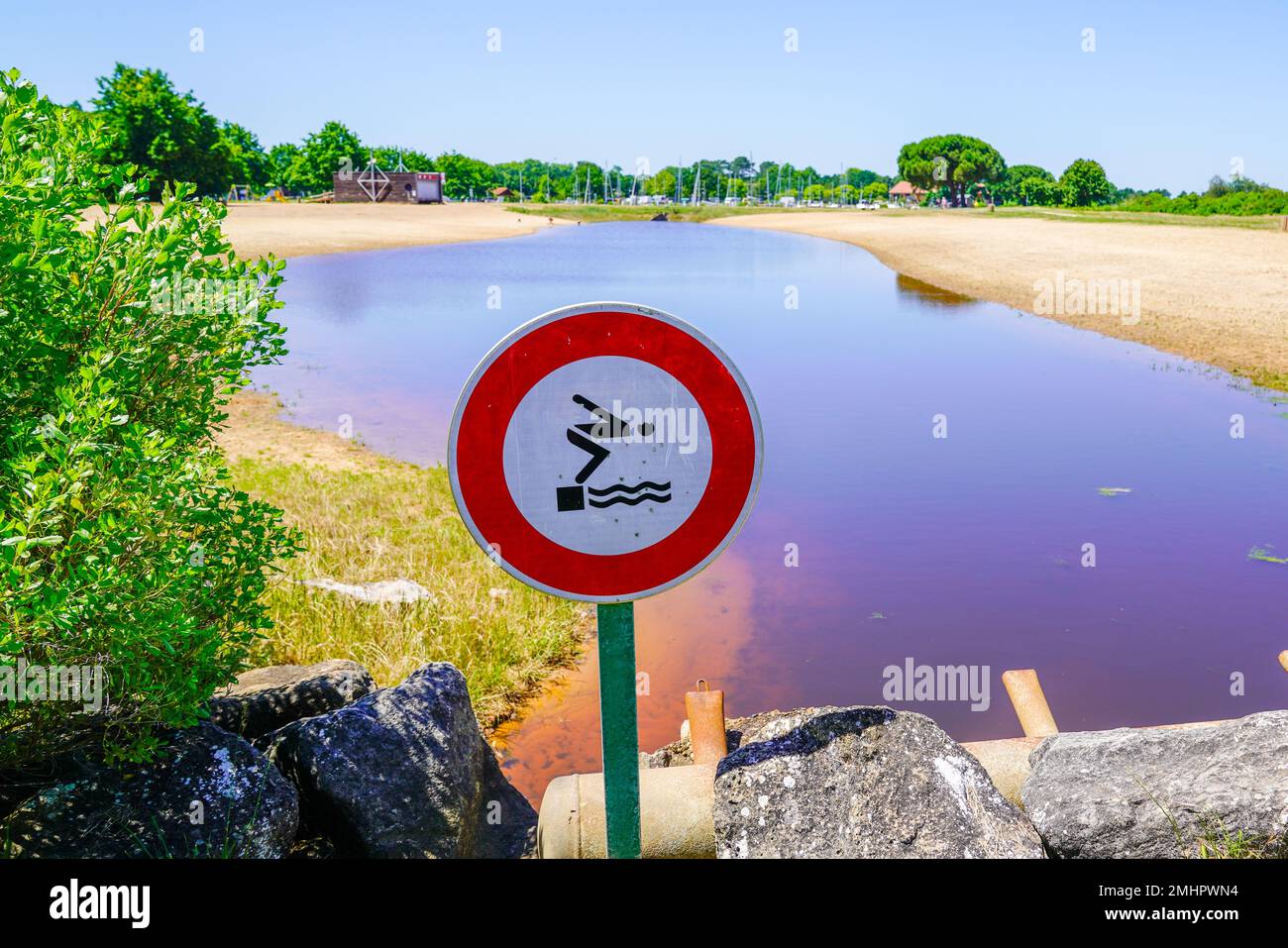 No diving sign on sand beach lake Stock Photo - Alamy