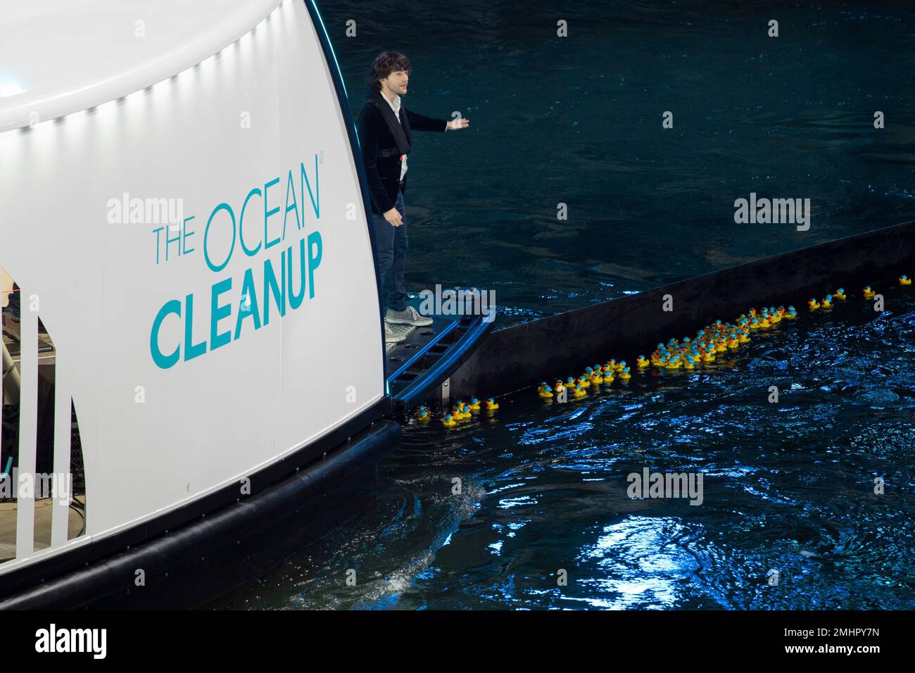 Young Dutch inventor Boyan Slat demonstrates with floating rubber ducks ...
