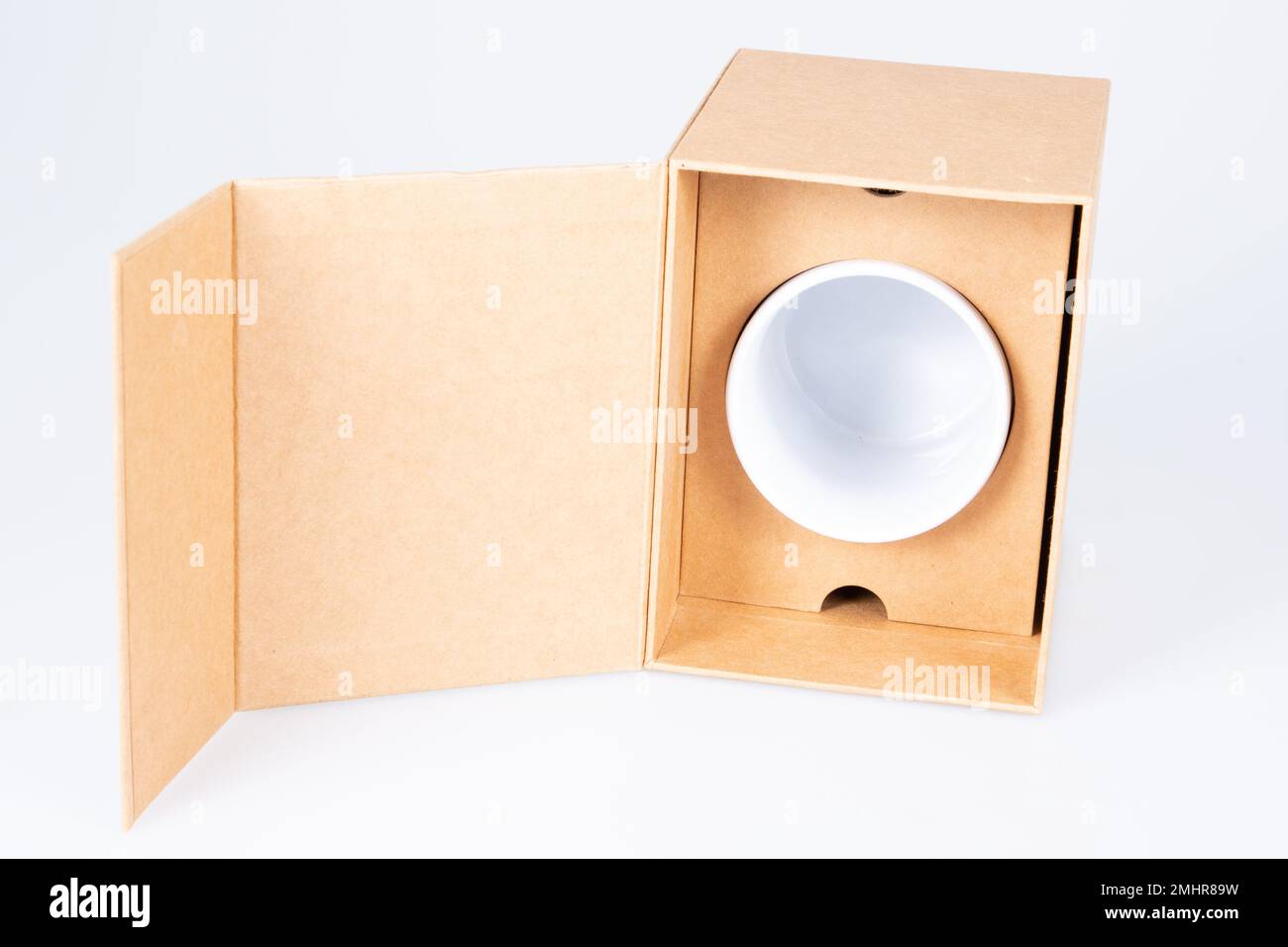 Cargo box of mug hi-res stock photography and images - Alamy