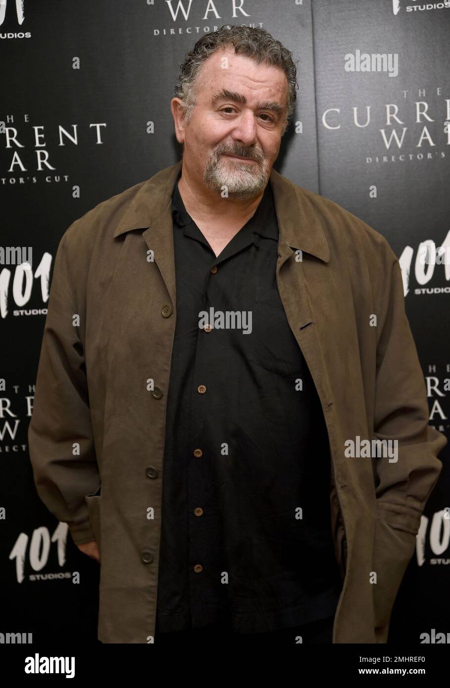 Saul Rubinek arrives at a special screening for "The Current War ...