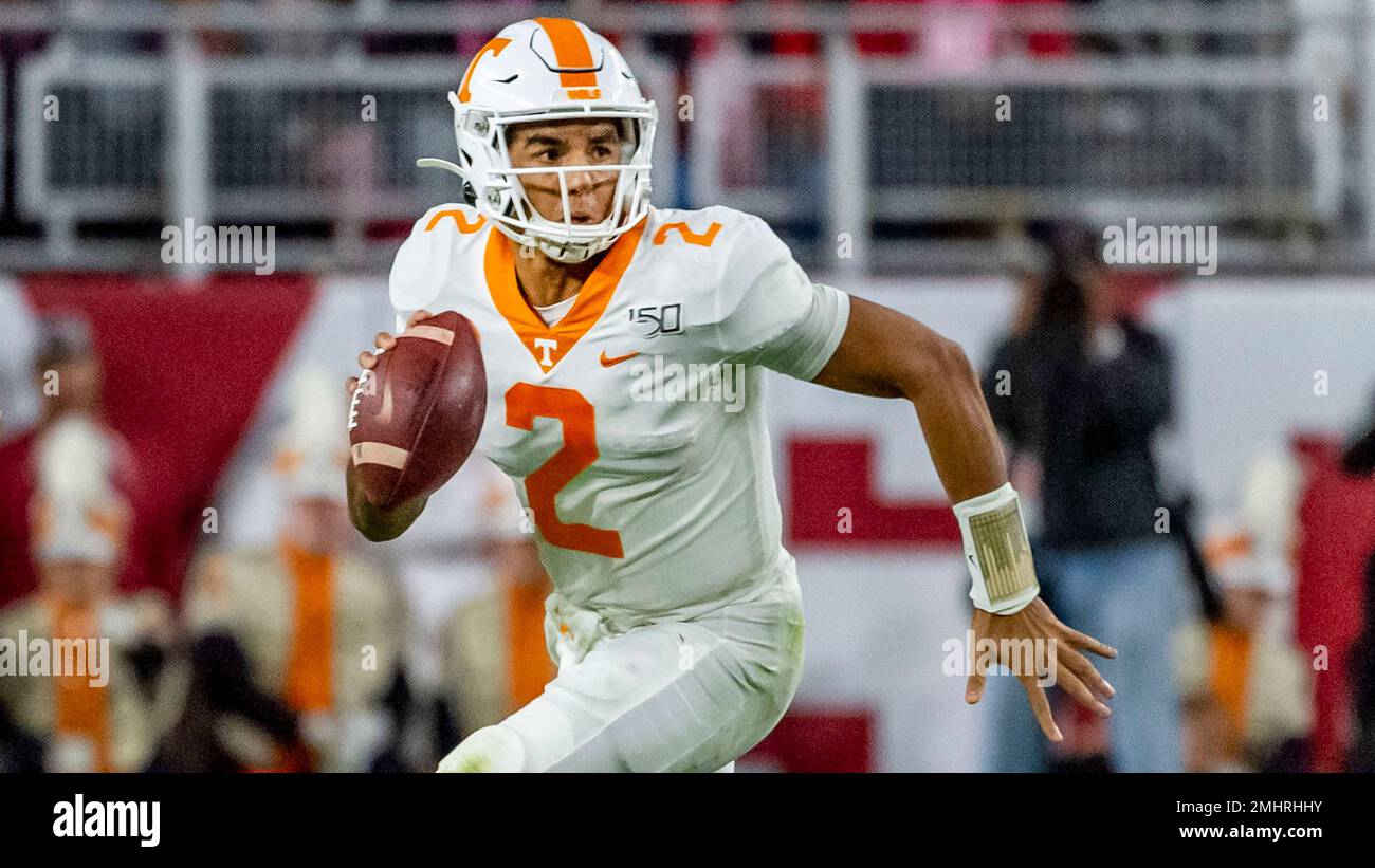 Tennessee quarterback Jarrett Guarantano (2) during the first half of ...
