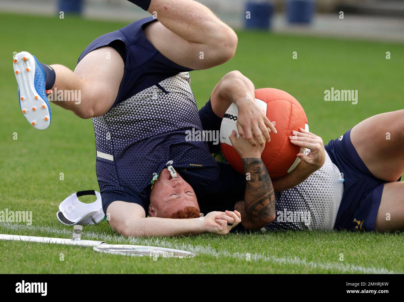 South Africa's Steven Kitshoff fans over during a training session in ...