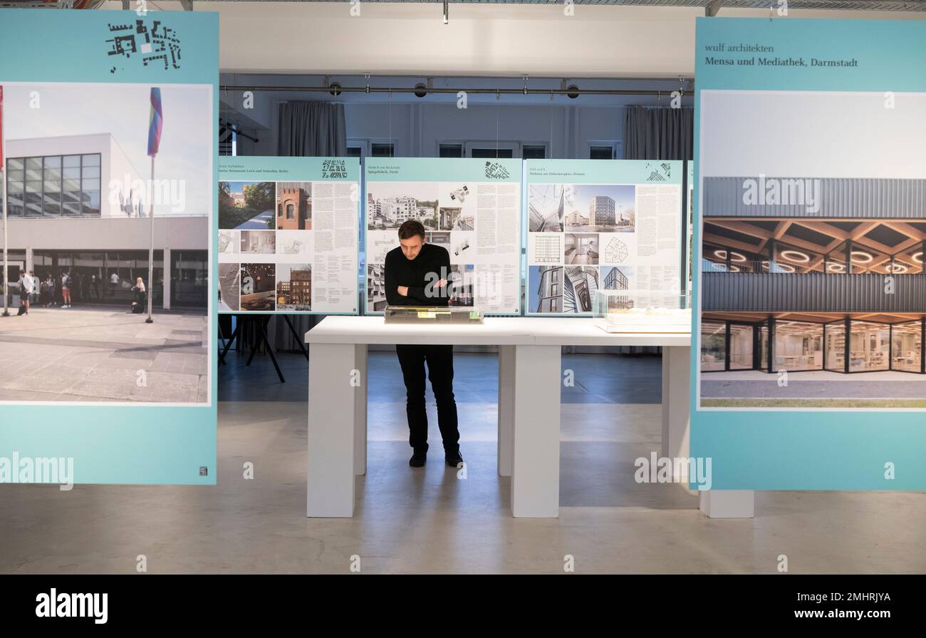 27 January 2023, Hesse, Frankfurt/Main: Visitors walk through the ...