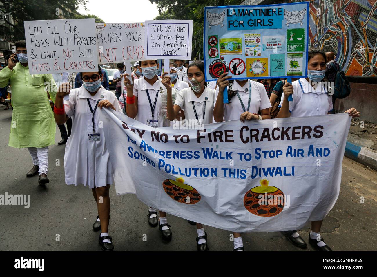 School students wear masks and walk in an air and sound pollution ...