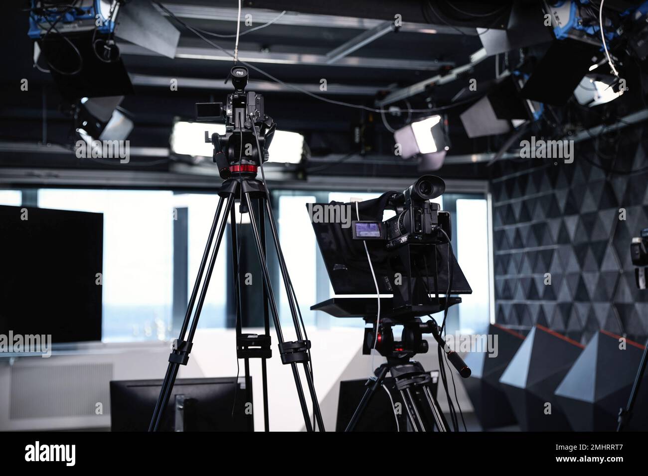 Empty tv studio with cameras hi-res stock photography and images - Alamy