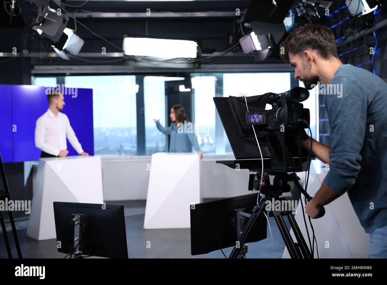 Tv news studio television presenters hi-res stock photography and ...