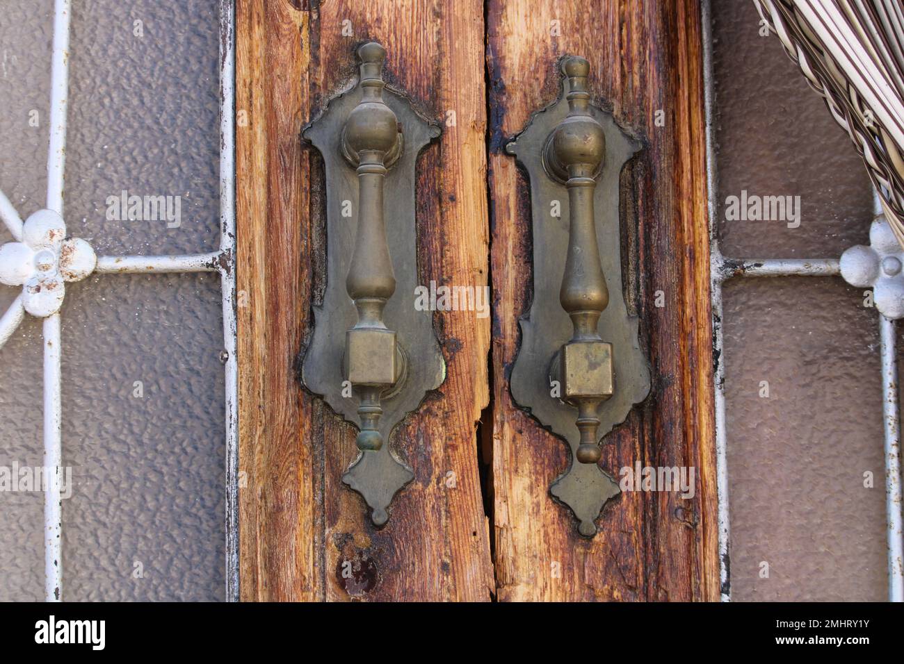 Aldaba metalica hi-res stock photography and images - Alamy