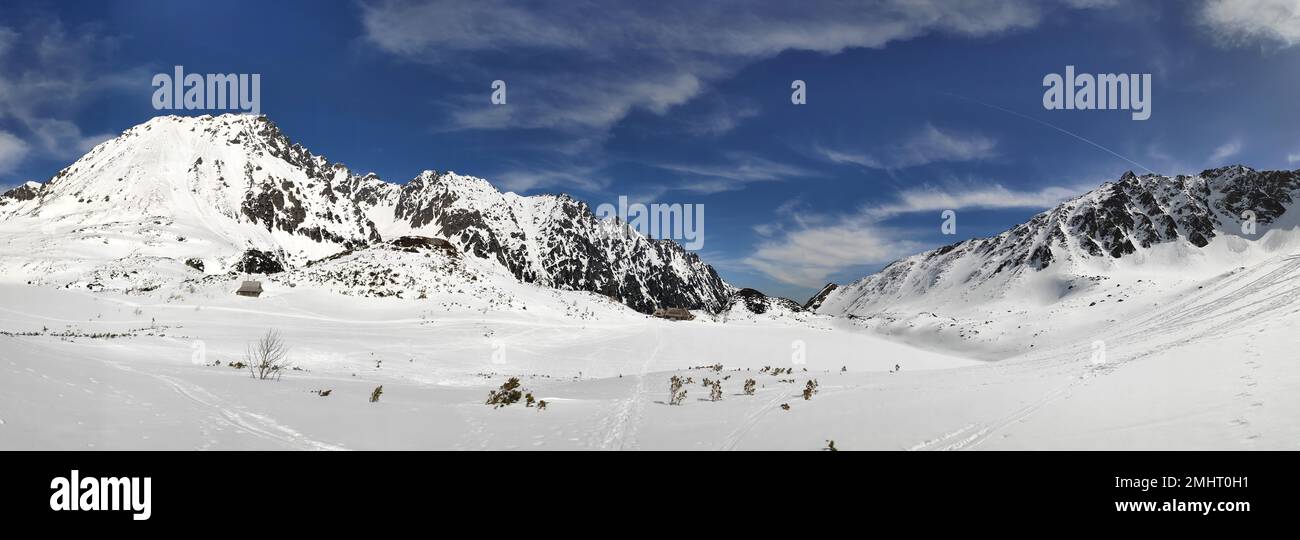 Beautiful panorama in winter Tatry mountains, Five Lakes Valley, Dolina ...