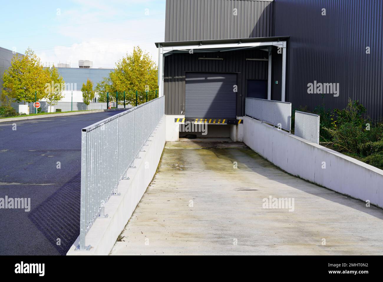 loading dock door for trucks delivery at warehouse Stock Photo - Alamy