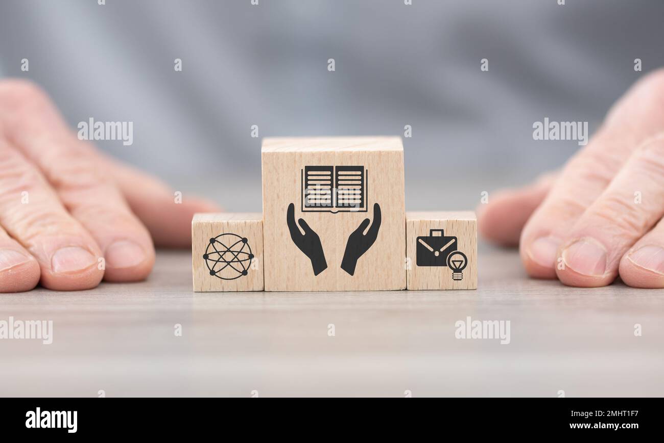 Wooden blocks with symbol of knowledge concept Stock Photo - Alamy