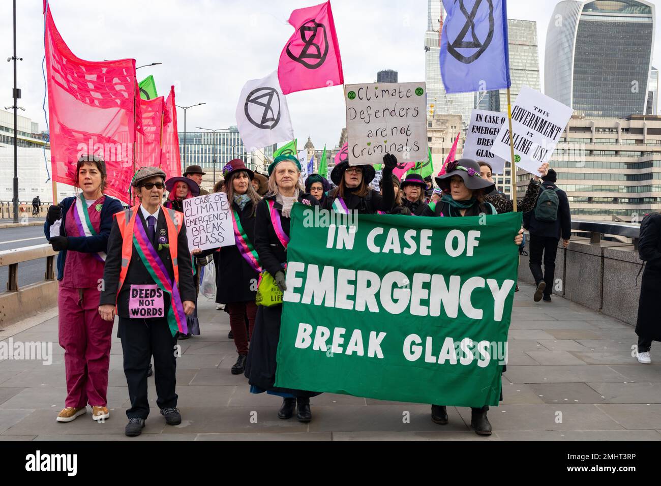 Barclays funding climate emergency hi-res stock photography and images ...