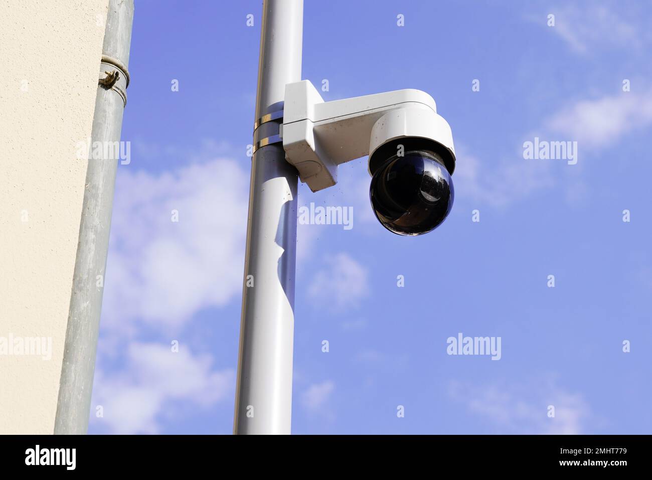 Round security camera hi-res stock photography and images - Alamy
