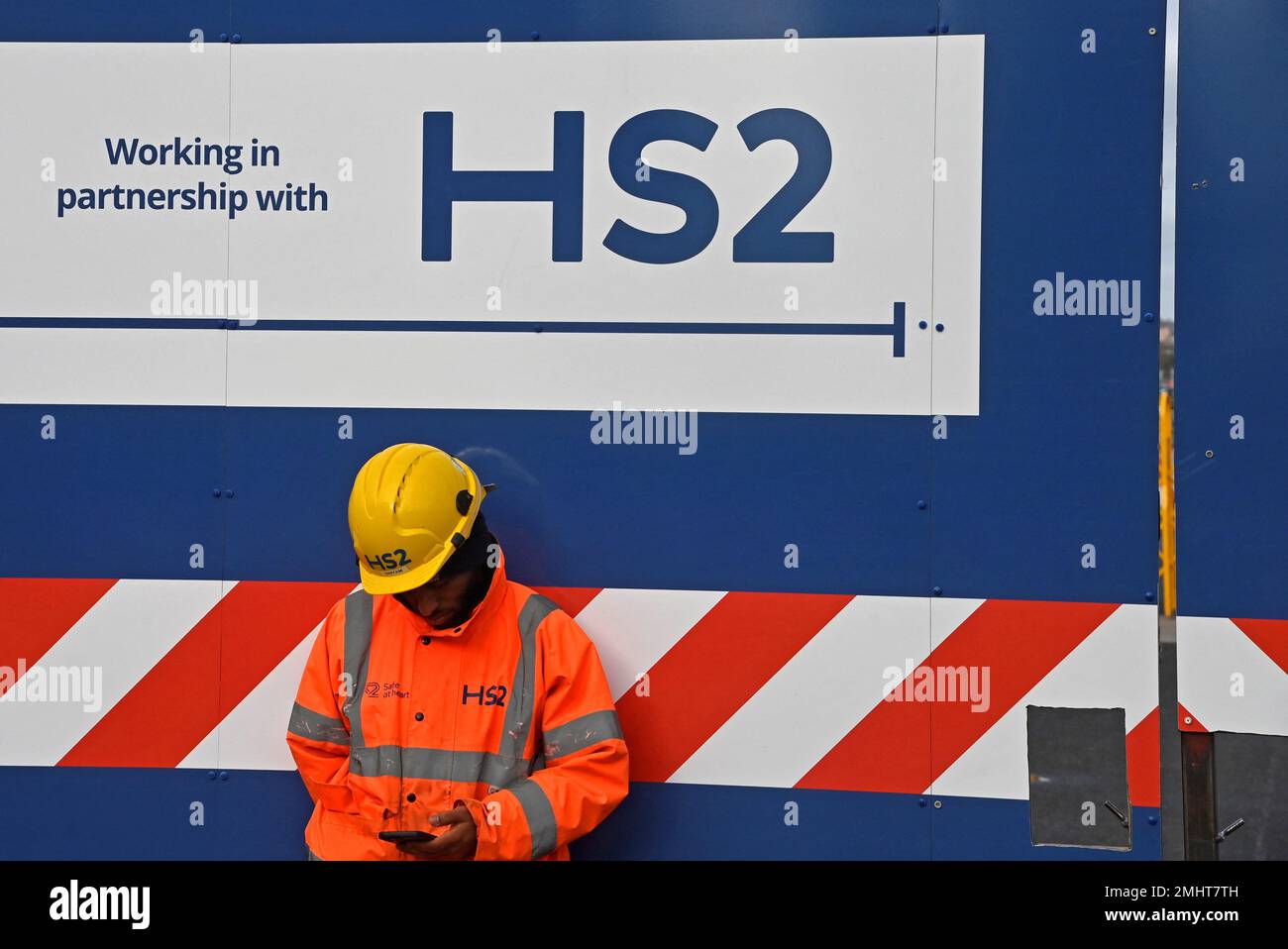 Hs2 construction worker hi-res stock photography and images - Alamy