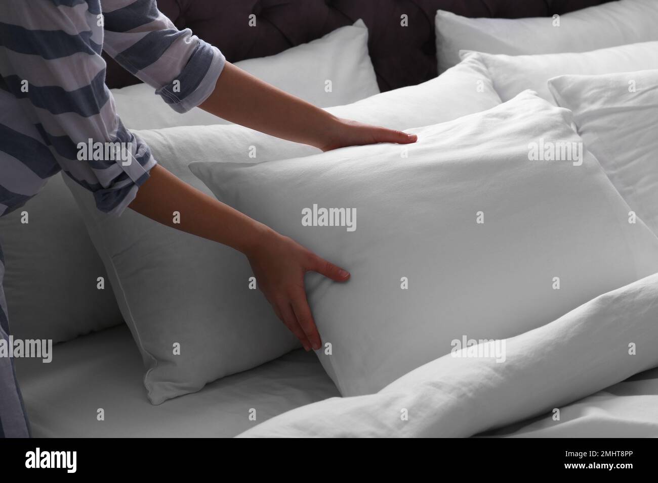 Fluffing bed hi-res stock photography and images - Alamy