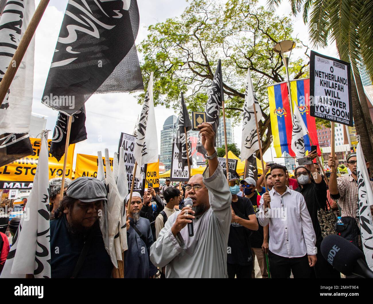 Vorfall mit koranverbrennung -Fotos und -Bildmaterial in hoher ...