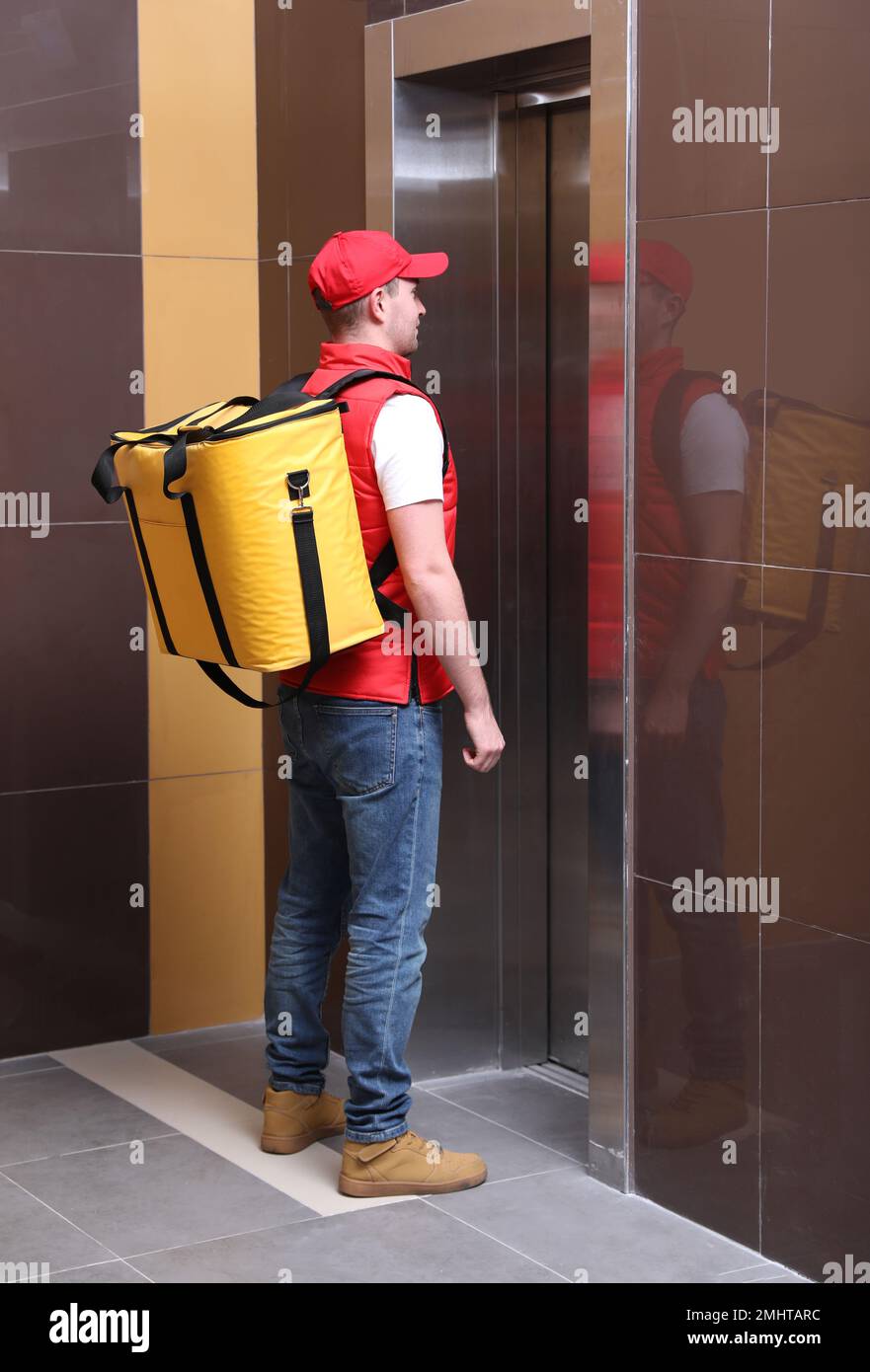 Service elevator food hi-res stock photography and images - Alamy