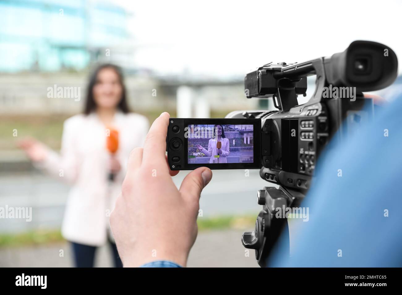 News anchor camera hi-res stock photography and images - Alamy