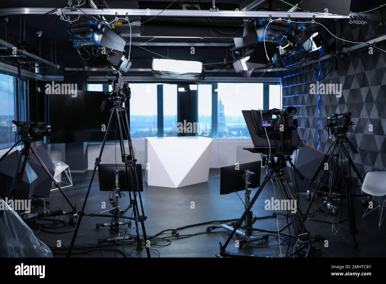 Empty tv studio with cameras hi-res stock photography and images - Alamy