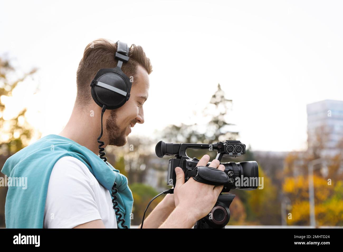 Professional video camera operator working his equipment video hi-res ...