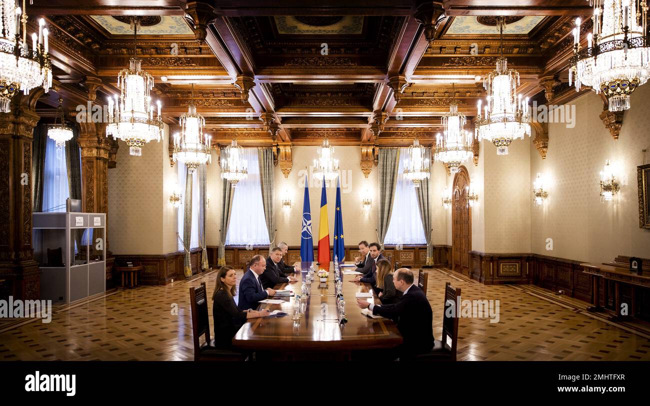 Nato conference table hi-res stock photography and images - Alamy