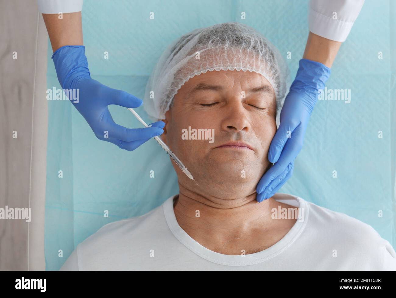 Doctor hands surgery above hi-res stock photography and images - Alamy