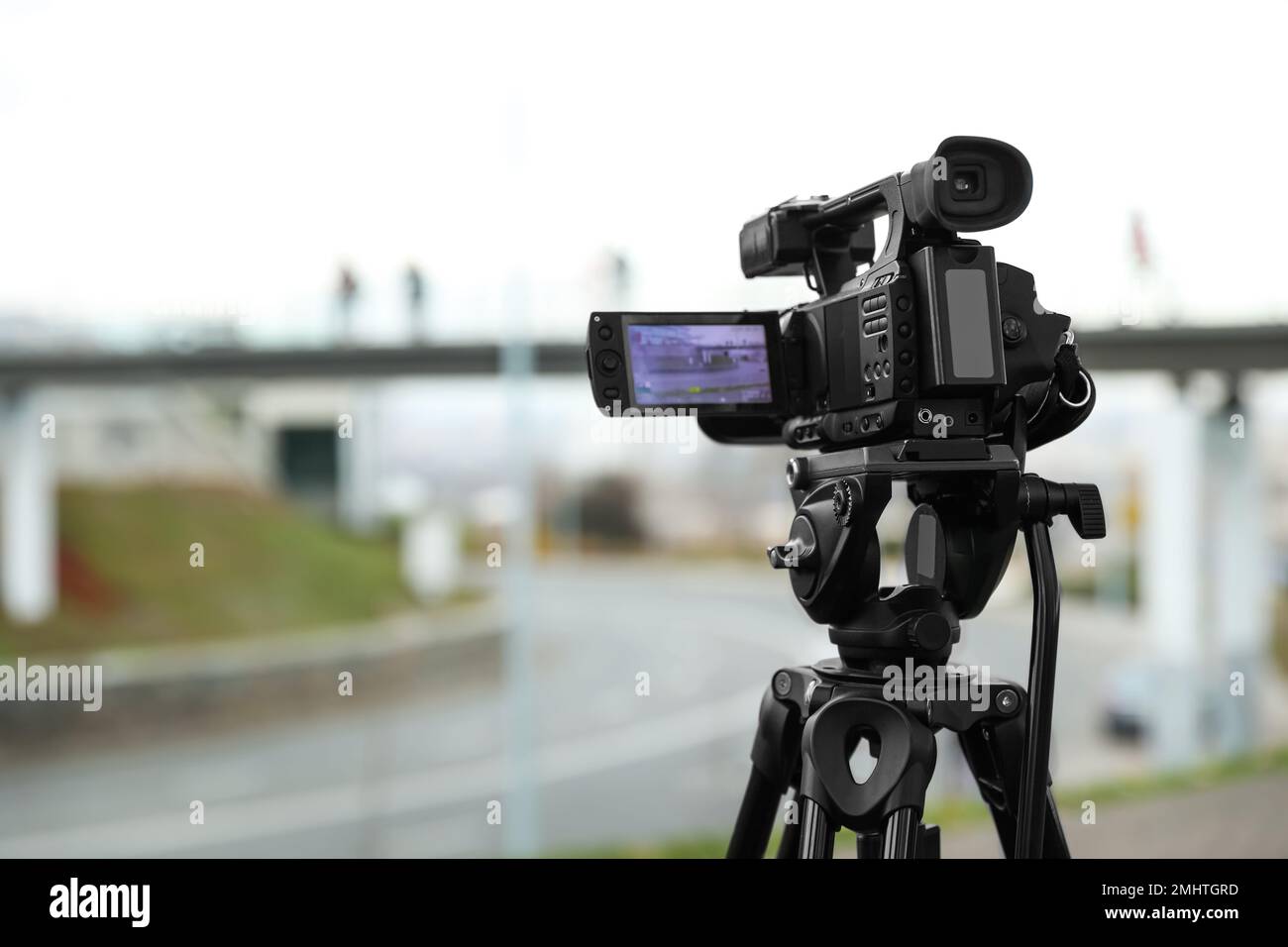 Professional video camera outdoors hi-res stock photography and images ...