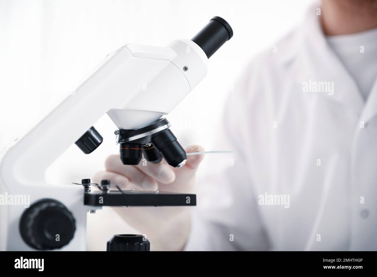 Microscope slide microbiology hand hi-res stock photography and images ...