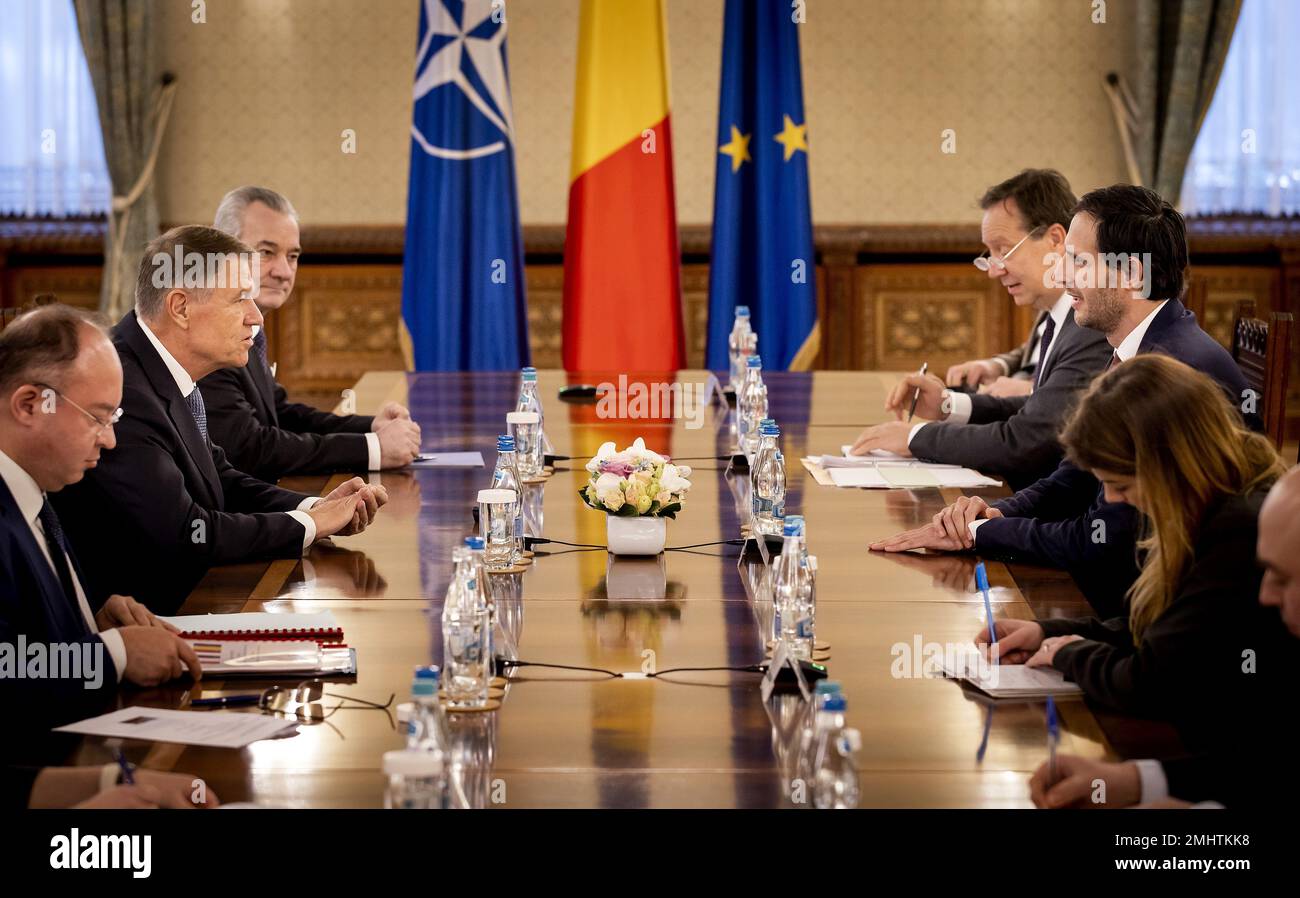 Nato conference table hi-res stock photography and images - Alamy