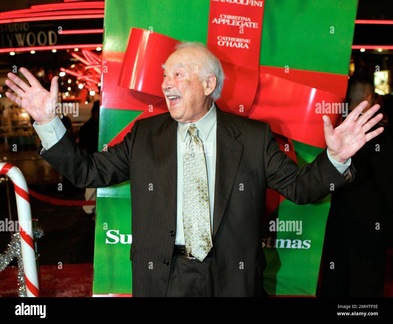 FILE - This Oct. 14, 2004 file photo shows actor Bill Macy at the ...