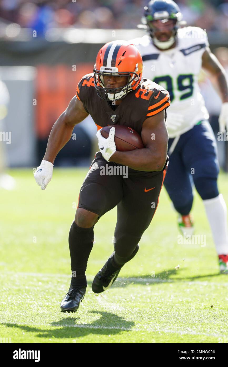 Cleveland Browns running back Nick Chubb (24) rushes after a pass ...