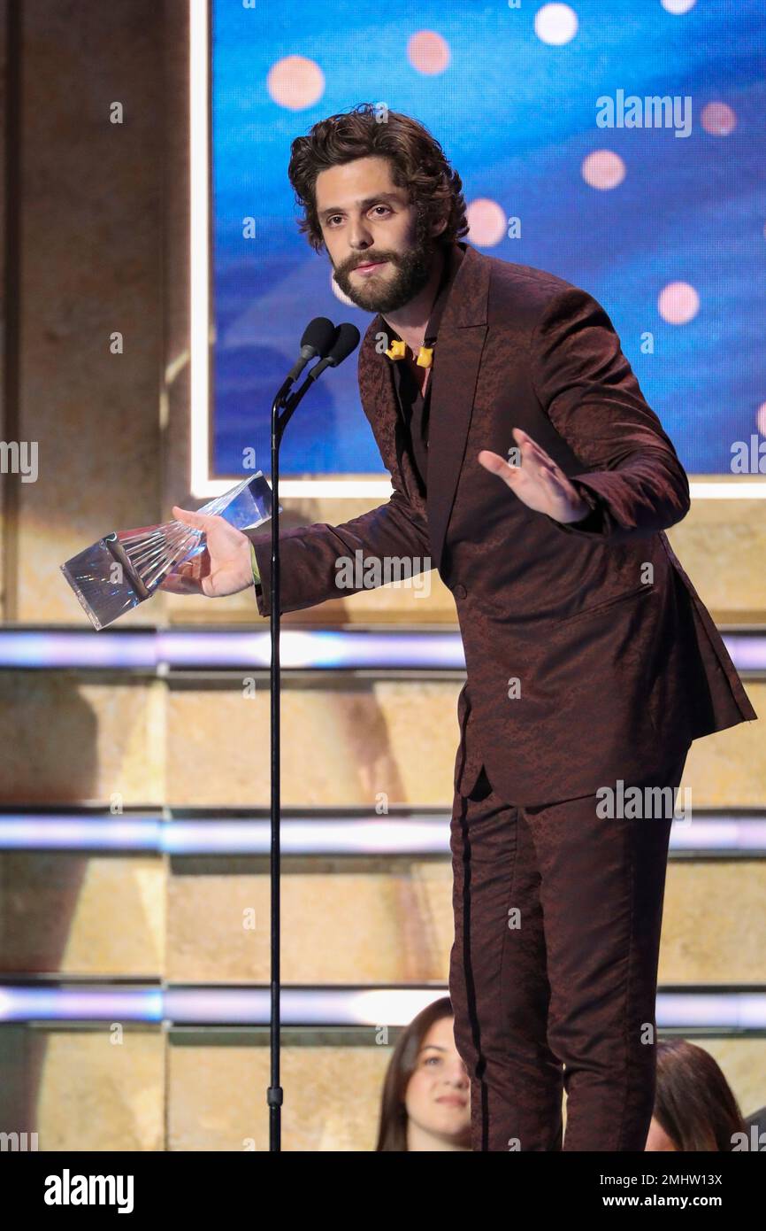 Thomas Rhett accepts his Artist of the Year Award at 2019 CMT Artists ...