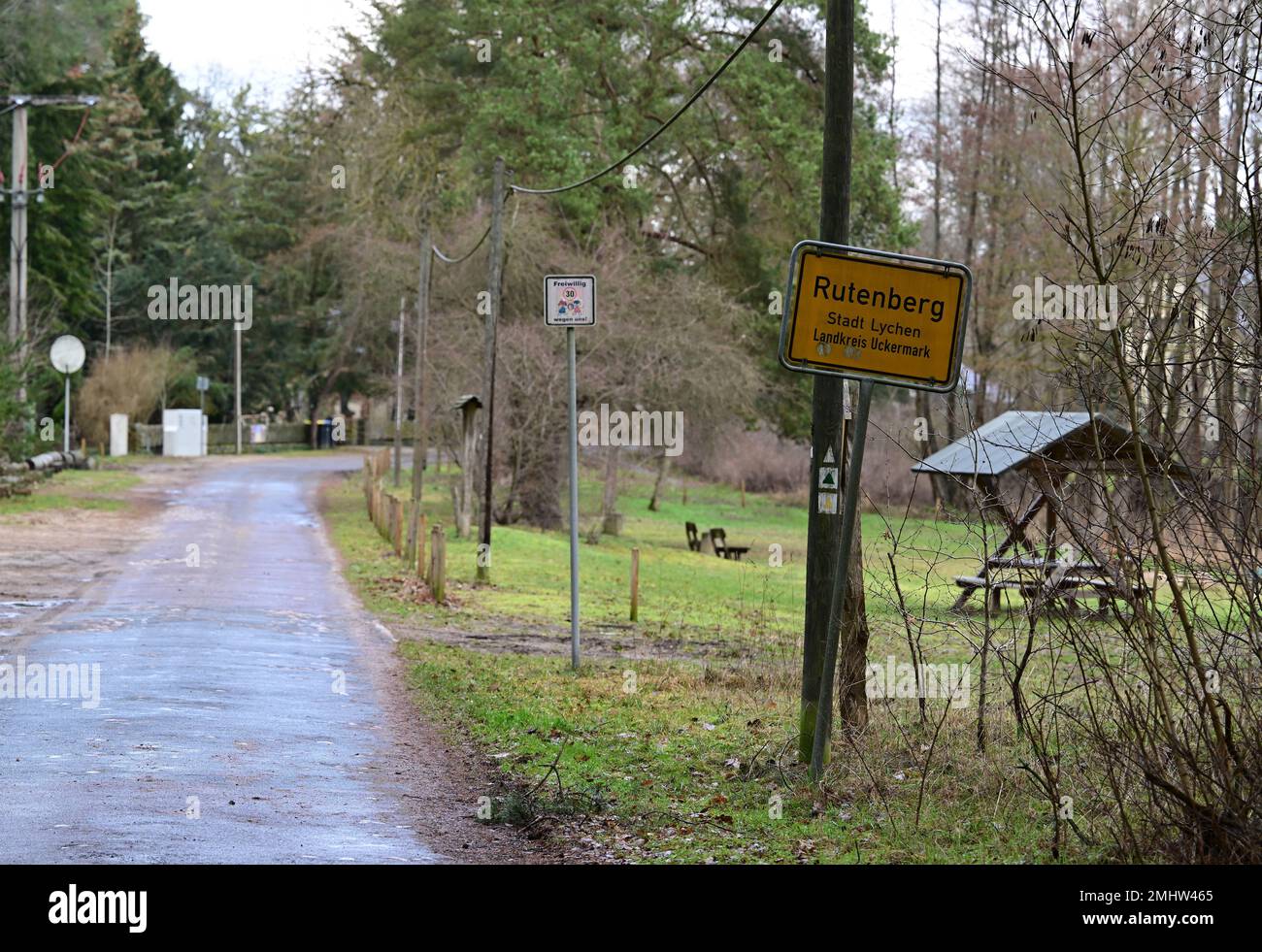 27 January 2023, Brandenburg, Lychen: The village entrance sign of the ...
