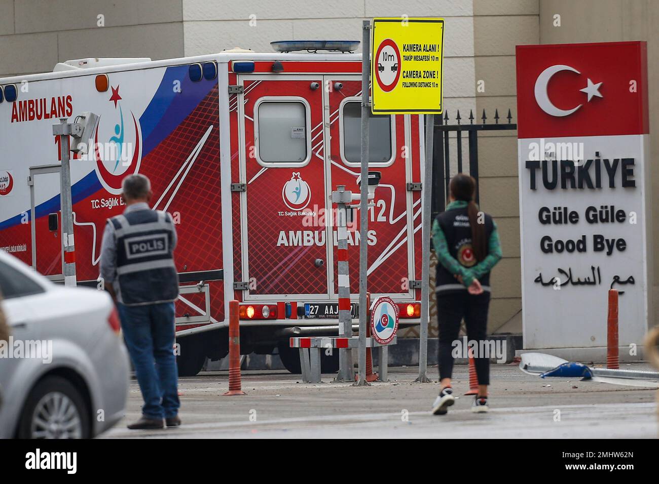 Turkish police wait for an ambulance in the Karkamis border gate at ...