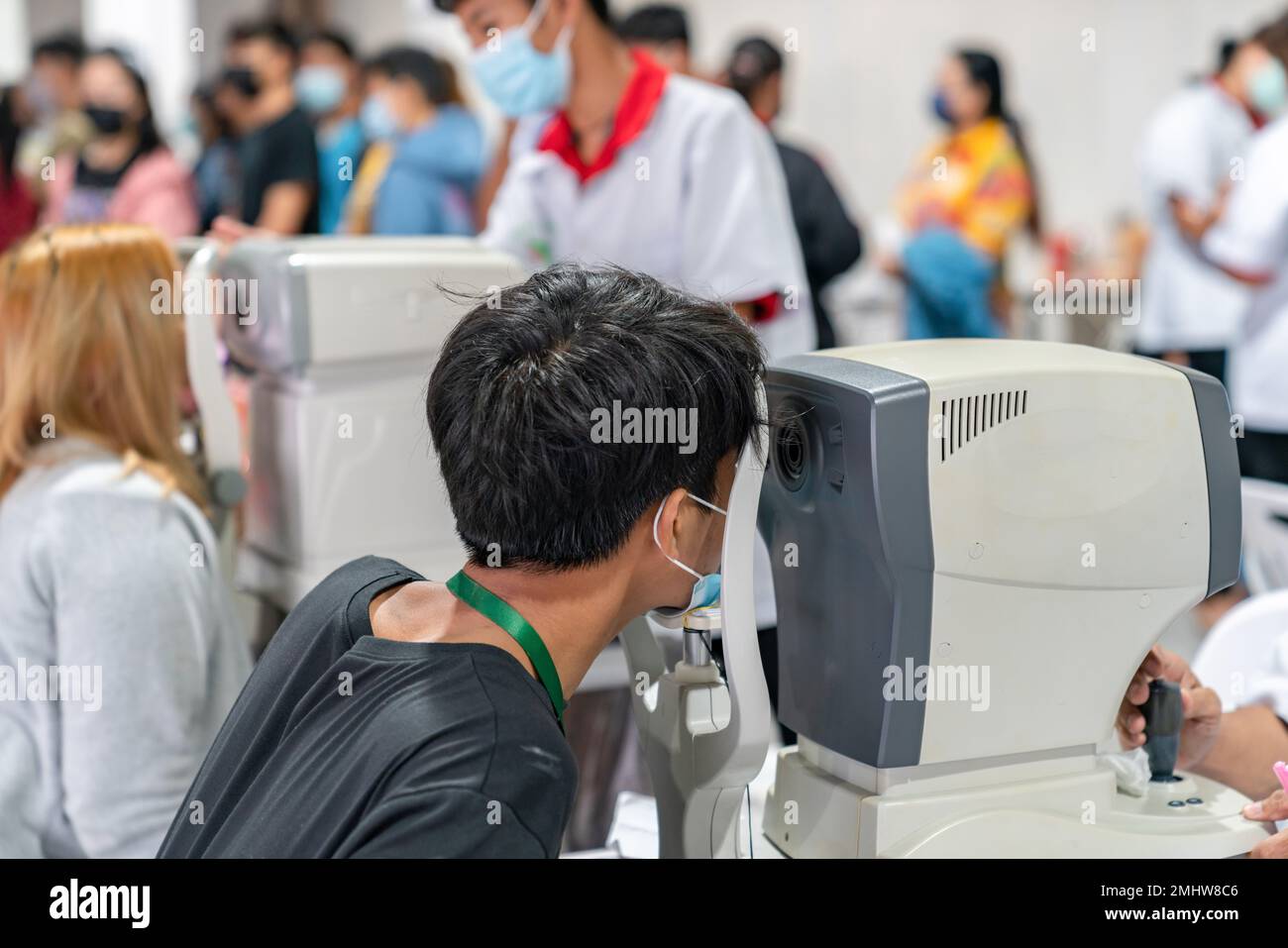 Retinal scanner eye doctor hi-res stock photography and images - Alamy