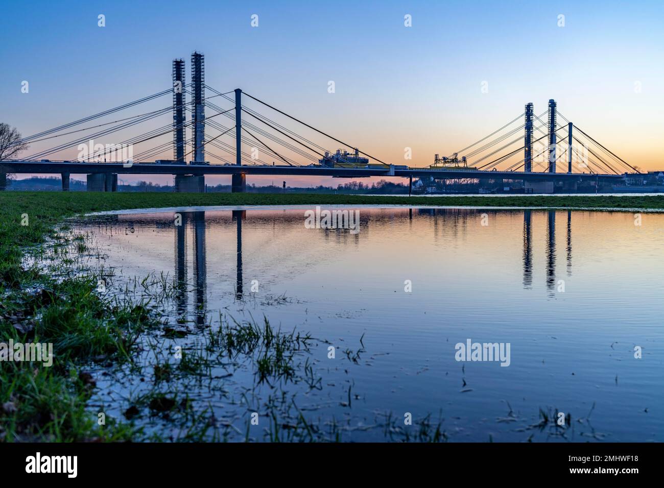 New construction of the Neuenkamp motorway bridge on the A40, over the Rhine near Duisburg ...
