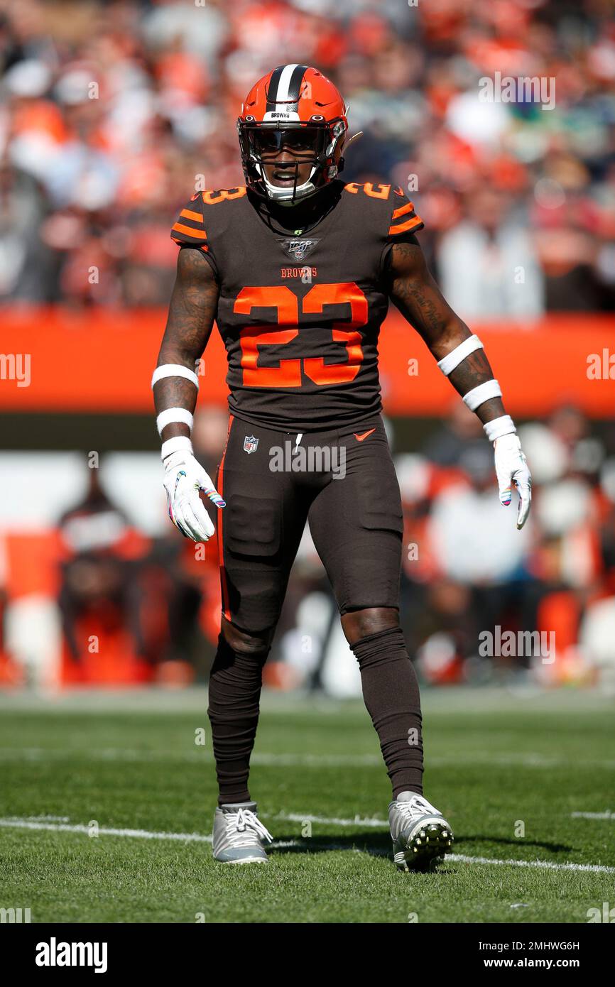 Cleveland Browns strong safety Damarious Randall (23) lines up against ...