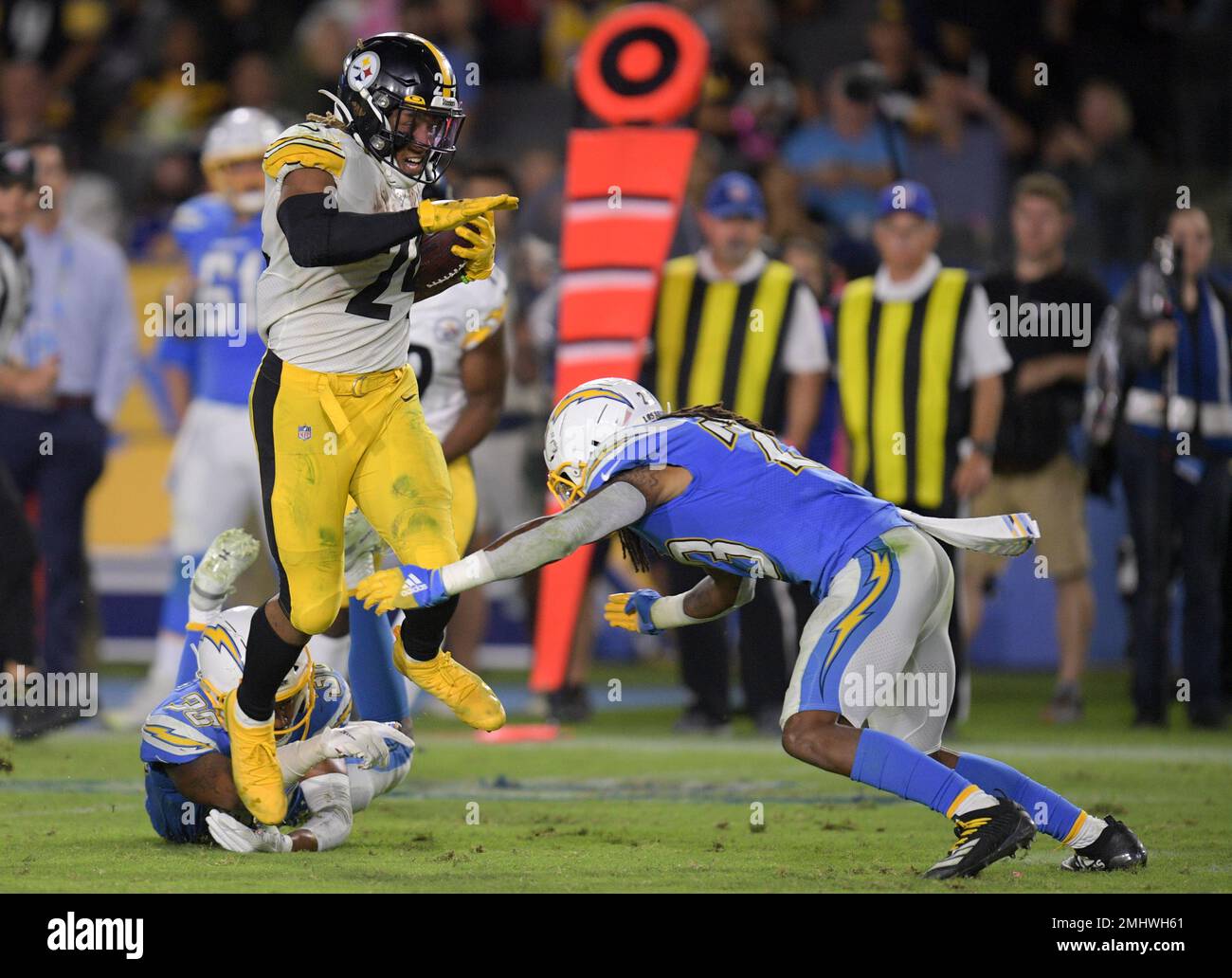 Pittsburgh Steelers running back Benny Snell, left, tries to evade a ...