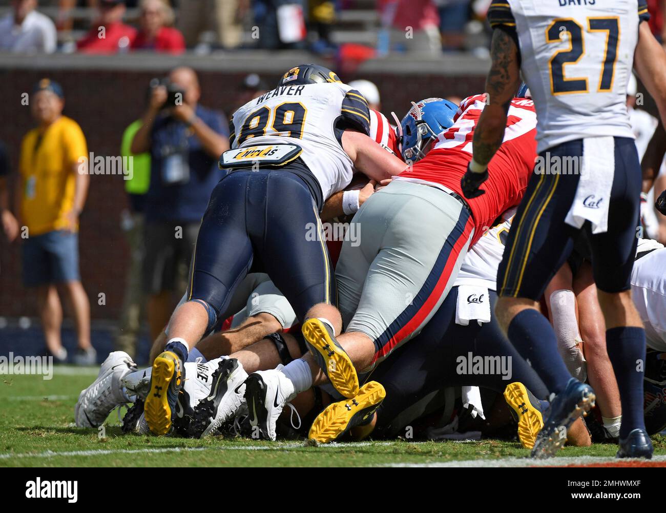 California linebacker Evan Weaver (89) tackles Mississippi quarterback ...