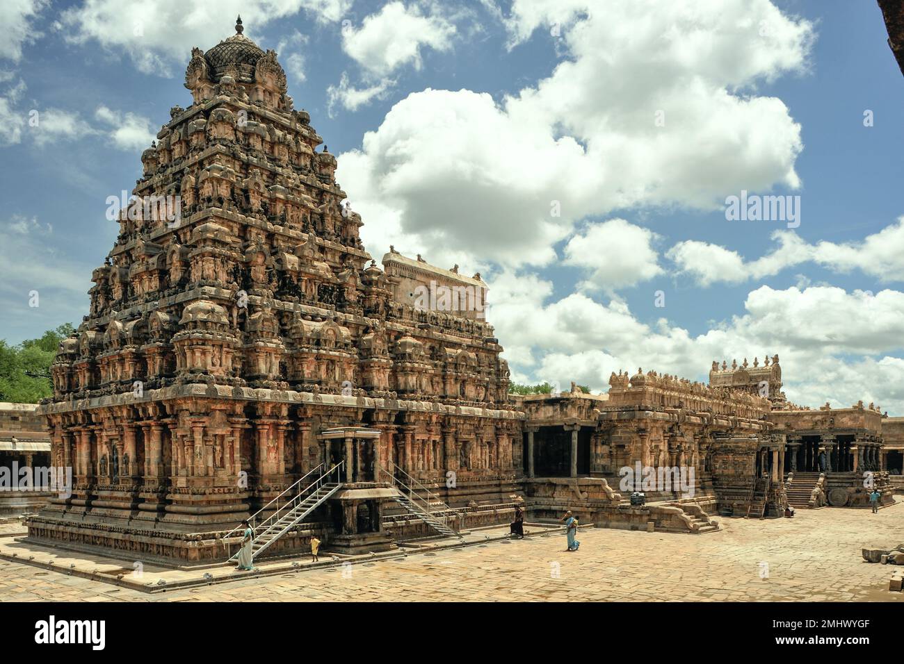 Heritage entrance of 12th century chola king raja raja ii temple hi-res ...