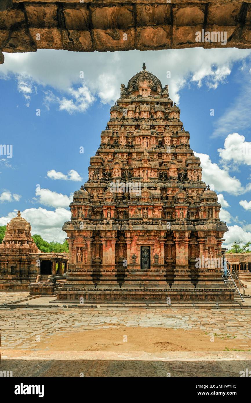 Heritage entrance of 12th century chola king raja raja ii temple hi-res ...