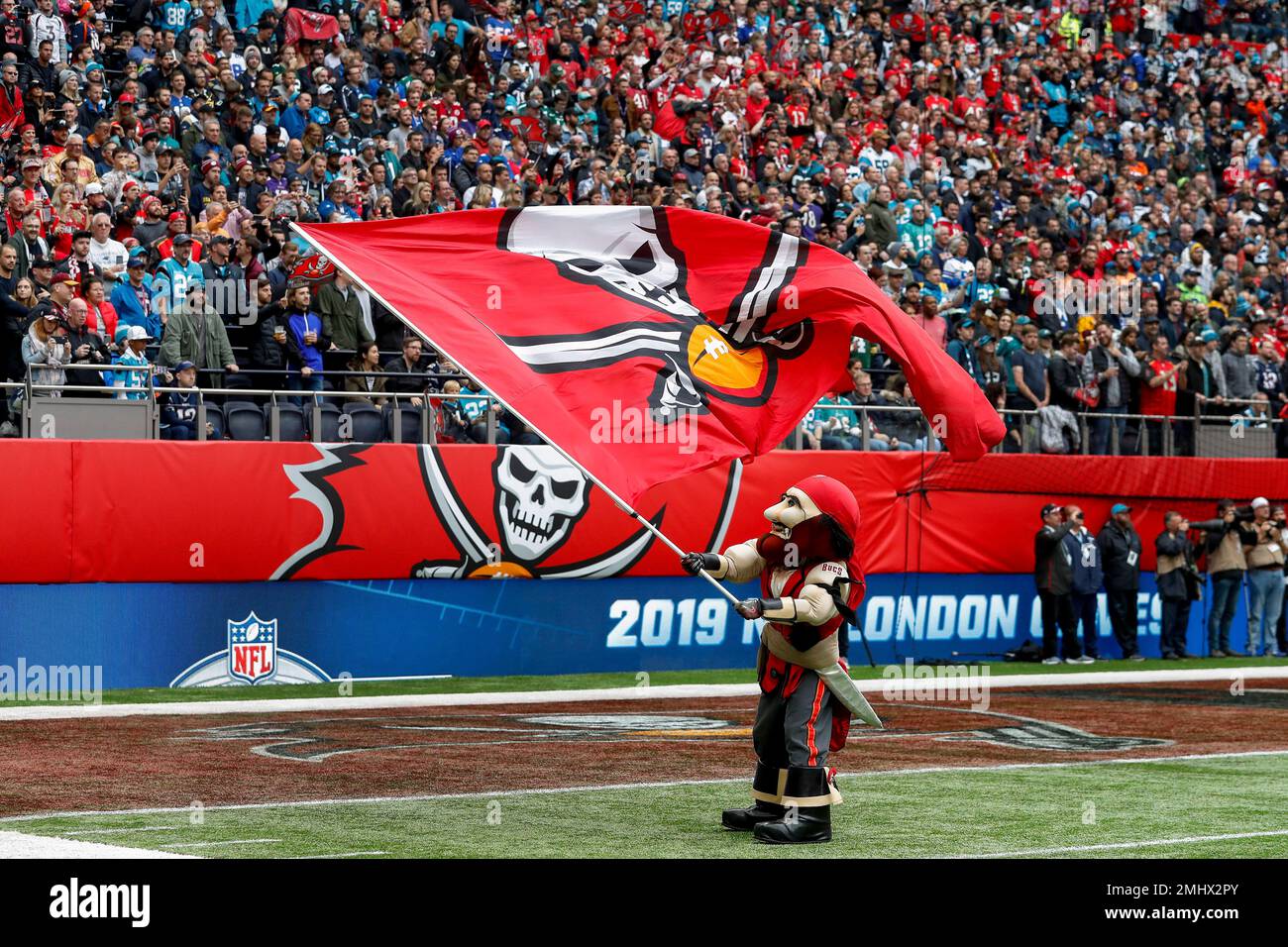 Tampa Bay Buccaneers mascot Captain Fear waves the team flag before an ...