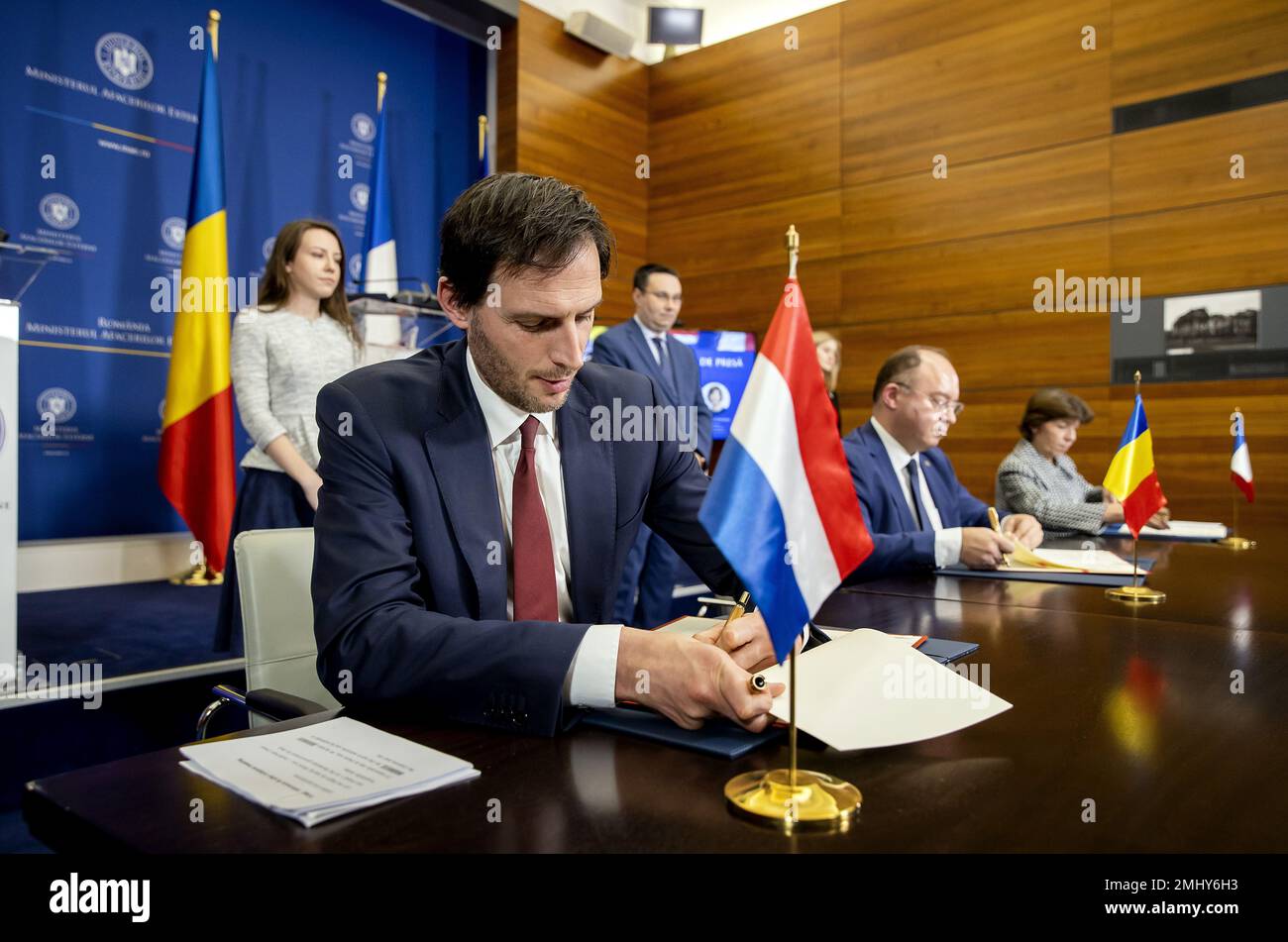 Nato conference table hi-res stock photography and images - Alamy