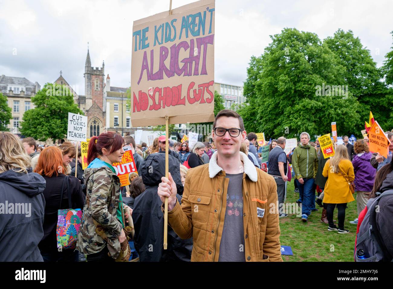 Protesters with signs hi-res stock photography and images - Alamy