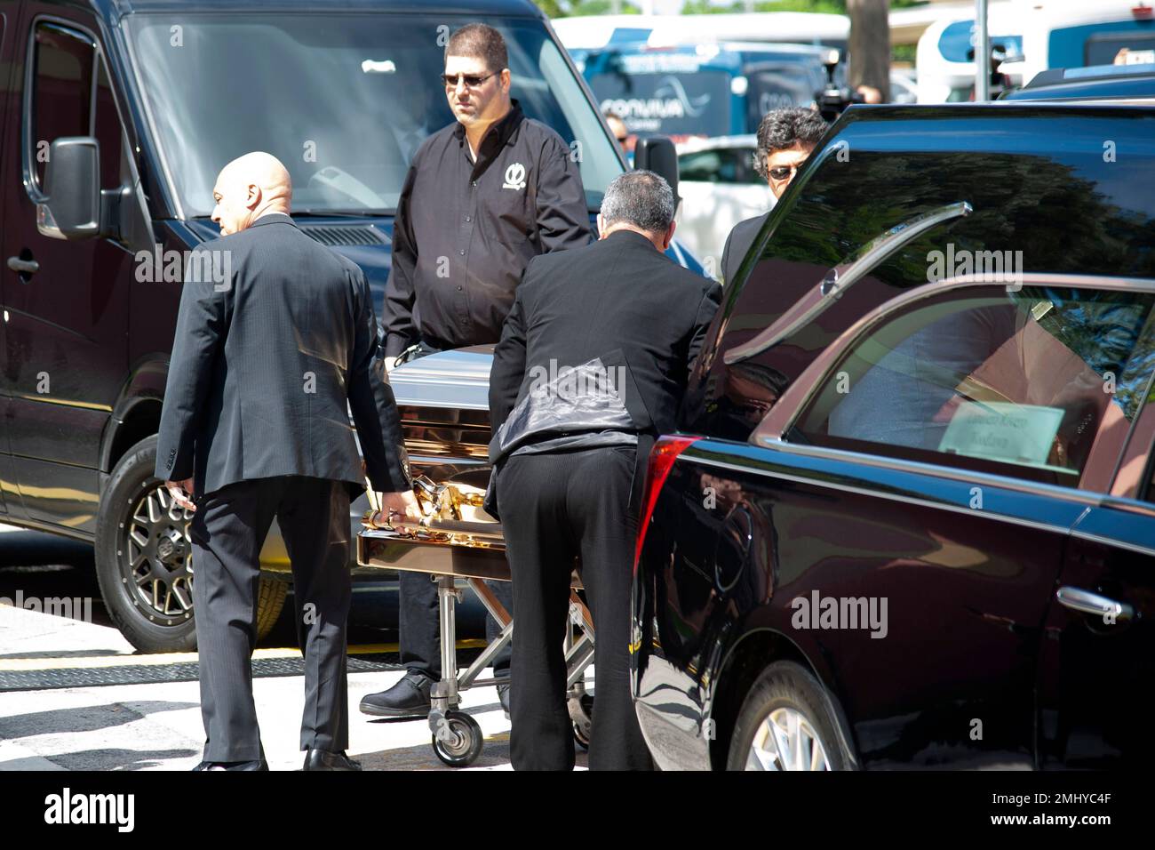 The casket with the body of Mexican singer Jose Jose arrives at the ...